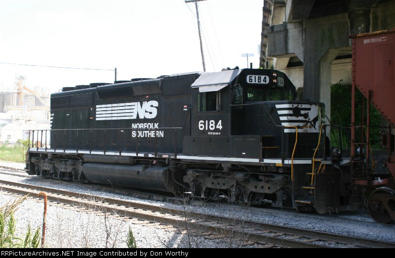 NS 6184 has a string of loaded woodchip hoppers on 5-12-06